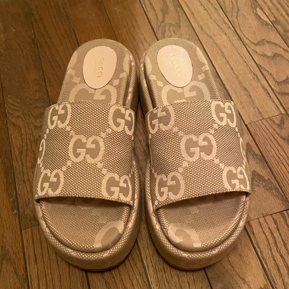 Gucci | Shoes | Nib Gucci Current Jumbo Gg Beige Light Pink Canvas ...